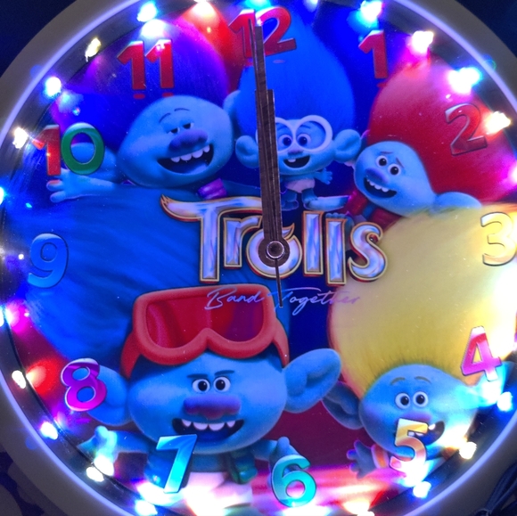 Trolls band together | Wall Decor | Trolls Band Together Led Clock ...
